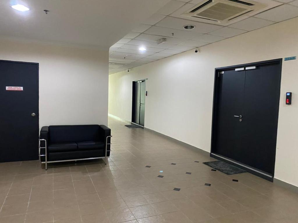 Metropolitan Square Office Lot - Rentlab